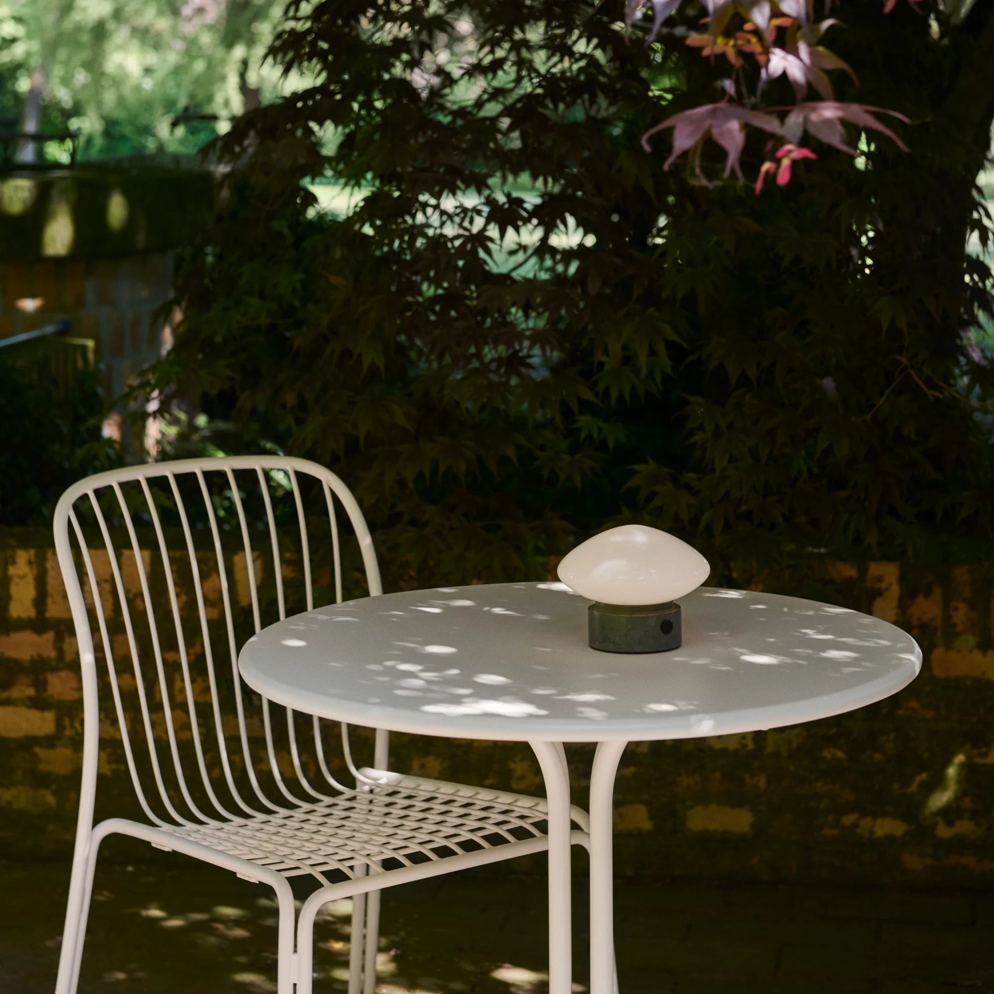 andTradition - Mist AP21 Portable Table Lamp - Verde Guatemala – Designitch